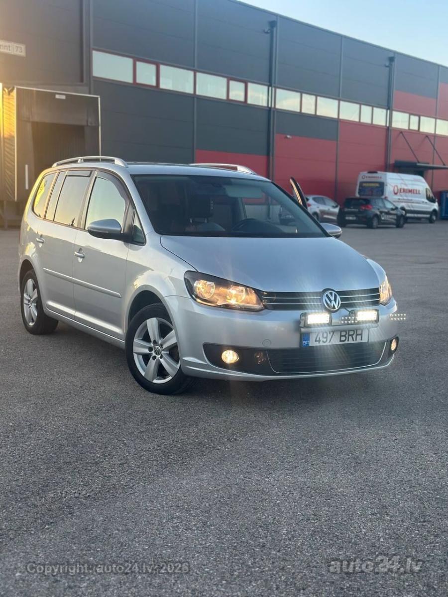 Pelēks Volkswagen Touran 2011 Tartu, ar dzinēja tilpumu 1.60 L un nobraukumu 328 tūkst. km par 3999 €, foto 16 vietnē AUTOMOTO.COM.LV