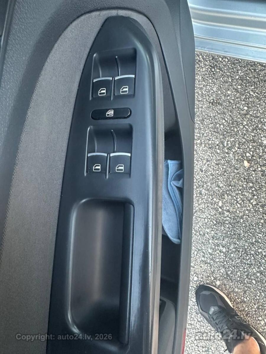 Pelēks Volkswagen Touran 2011 Tartu, ar dzinēja tilpumu 1.60 L un nobraukumu 328 tūkst. km par 3999 €, foto 18 vietnē AUTOMOTO.COM.LV
