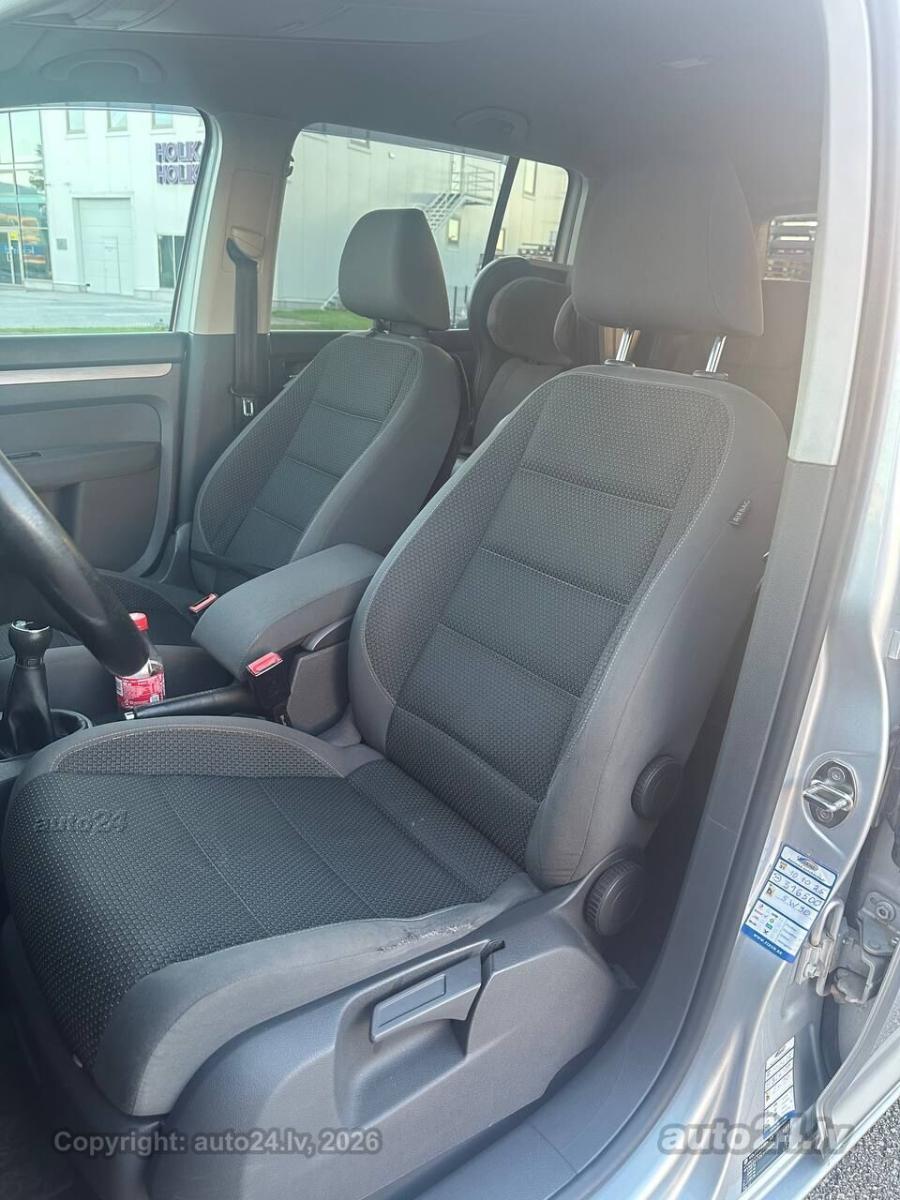 Pelēks Volkswagen Touran 2011 Tartu, ar dzinēja tilpumu 1.60 L un nobraukumu 328 tūkst. km par 3999 €, foto 20 vietnē AUTOMOTO.COM.LV