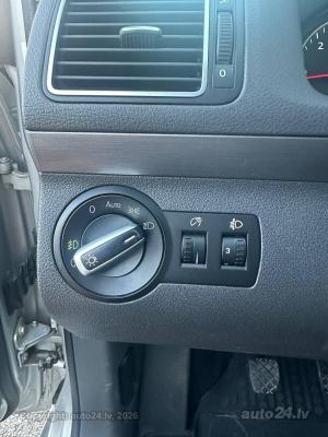 Pelēks Volkswagen Touran 2011 Tartu, ar dzinēja tilpumu 1.60 L un nobraukumu 328 tūkst. km par 3999 €, foto 21 vietnē AUTOMOTO.COM.LV