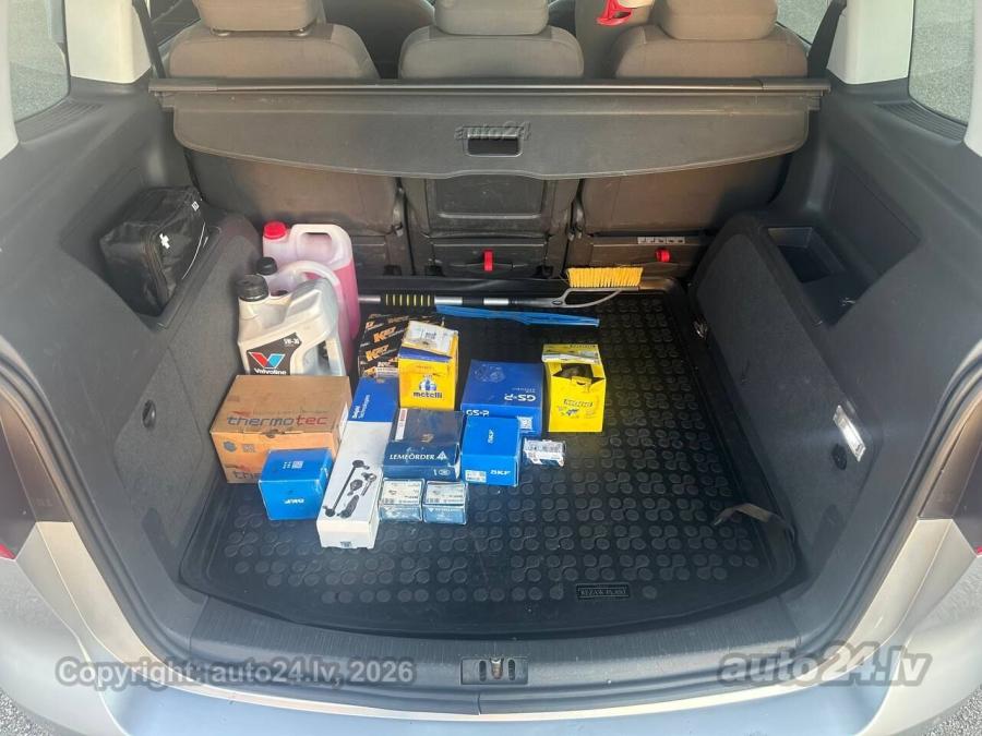 Pelēks Volkswagen Touran 2011 Tartu, ar dzinēja tilpumu 1.60 L un nobraukumu 328 tūkst. km par 3999 €, foto 26 vietnē AUTOMOTO.COM.LV