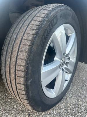 Pelēks Volkswagen Touran 2011 Tartu, ar dzinēja tilpumu 1.60 L un nobraukumu 328 tūkst. km par 3999 €, foto 31 vietnē AUTOMOTO.COM.LV