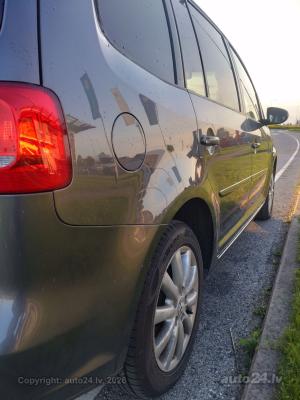 Pelēks Volkswagen Touran 2011 Tartu, ar dzinēja tilpumu 2.00 L un nobraukumu 244 tūkst. km par 6890 €, foto 5 vietnē AUTOMOTO.COM.LV