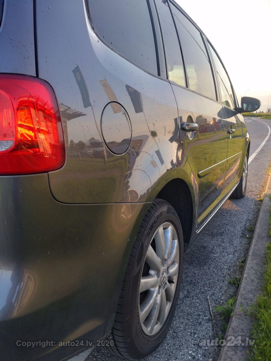 Pelēks Volkswagen Touran 2011 Tartu, ar dzinēja tilpumu 2.00 L un nobraukumu 244 tūkst. km par 6890 €, foto 5 vietnē AUTOMOTO.COM.LV