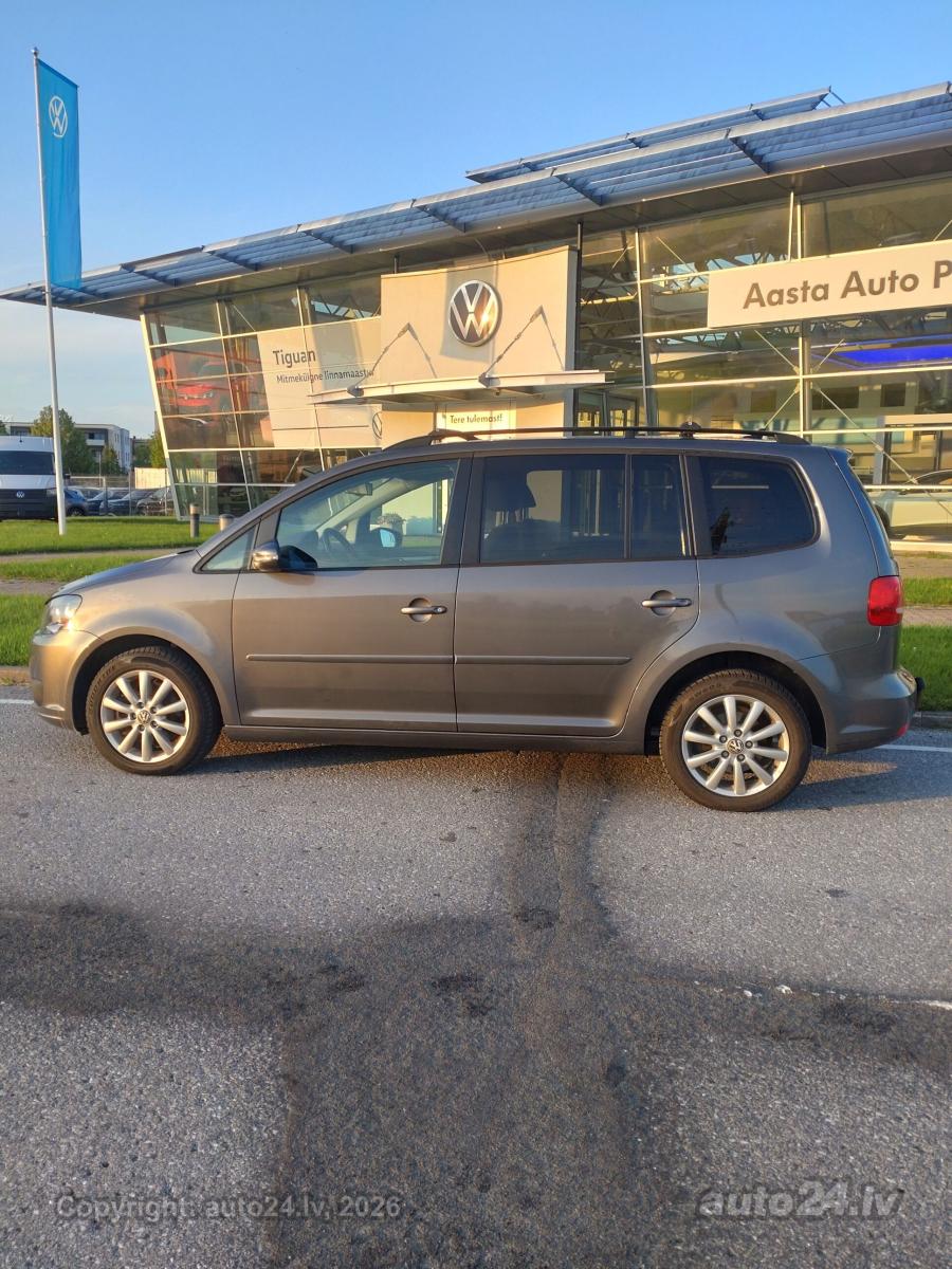 Pelēks Volkswagen Touran 2011 Tartu, ar dzinēja tilpumu 2.00 L un nobraukumu 244 tūkst. km par 6890 €, foto 7 vietnē AUTOMOTO.COM.LV