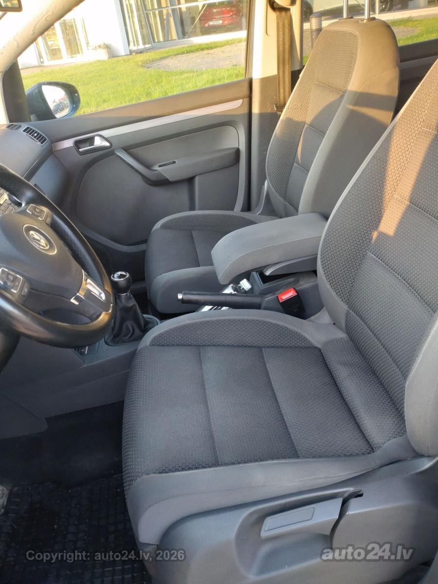 Pelēks Volkswagen Touran 2011 Tartu, ar dzinēja tilpumu 2.00 L un nobraukumu 244 tūkst. km par 6890 €, foto 11 vietnē AUTOMOTO.COM.LV