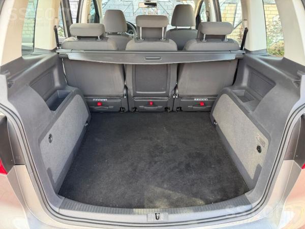 Grey Volkswagen Touran 2011 in Saldus, with an engine capacity of 1.40 L and mileage of 225 thousand km for 5655 €, photo 7 on AUTOMOTO.COM.LV