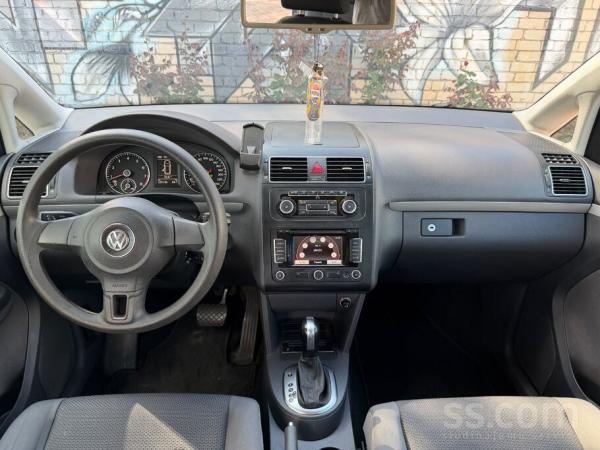 Grey Volkswagen Touran 2011 in Saldus, with an engine capacity of 1.40 L and mileage of 225 thousand km for 5655 €, photo 8 on AUTOMOTO.COM.LV