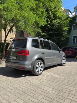 Grey Volkswagen Touran 2012 in Riga, with an engine capacity of 2.00 L and mileage of 230 thousand km for 9700 €, photo 4 on AUTOMOTO.COM.LV