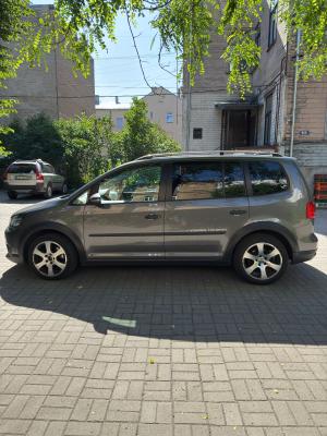 Grey Volkswagen Touran 2012 in Riga, with an engine capacity of 2.00 L and mileage of 230 thousand km for 9700 €, photo 6 on AUTOMOTO.COM.LV