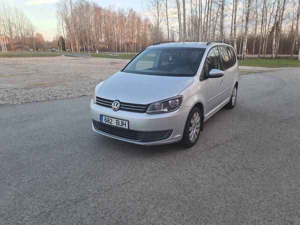 Pelēks Volkswagen Touran 2012 Pērnava, ar dzinēja tilpumu 1.20 L un nobraukumu 220 tūkst. km par 2999 €, foto 2 vietnē AUTOMOTO.COM.LV