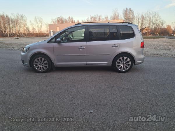 Pelēks Volkswagen Touran 2012 Pērnava, ar dzinēja tilpumu 1.20 L un nobraukumu 220 tūkst. km par 2999 €, foto 3 vietnē AUTOMOTO.COM.LV