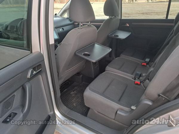 Pelēks Volkswagen Touran 2012 Pērnava, ar dzinēja tilpumu 1.20 L un nobraukumu 220 tūkst. km par 2999 €, foto 8 vietnē AUTOMOTO.COM.LV