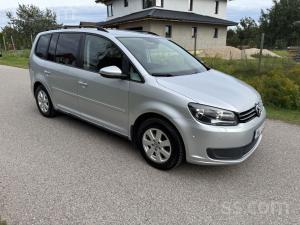 Pelēks Volkswagen Touran 2012 Rīga, ar dzinēja tilpumu 1.60 L un nobraukumu 218 tūkst. km par 6100 €, foto  vietnē AUTOMOTO.COM.LV