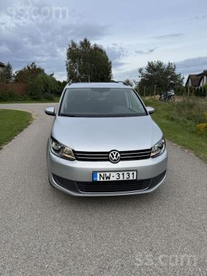 Grey Volkswagen Touran 2012 in Riga, with an engine capacity of 1.60 L and mileage of 218 thousand km for 6100 €, photo 3 on AUTOMOTO.COM.LV