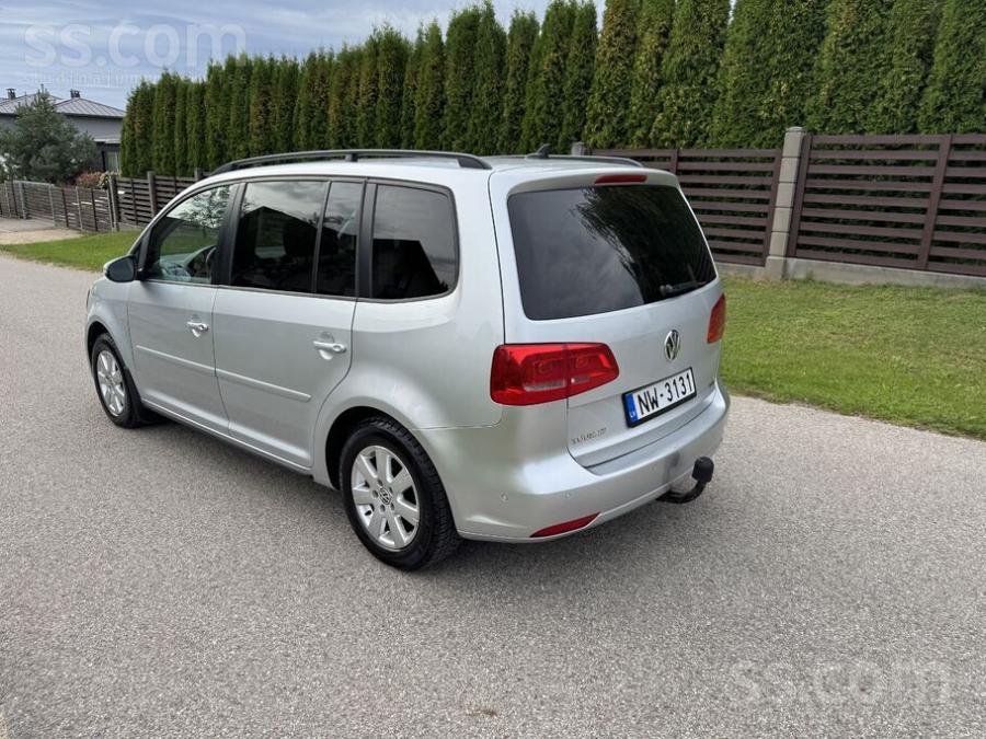 Grey Volkswagen Touran 2012 in Riga, with an engine capacity of 1.60 L and mileage of 218 thousand km for 6100 €, photo 8 on AUTOMOTO.COM.LV