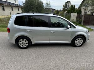 Grey Volkswagen Touran 2012 in Riga, with an engine capacity of 1.60 L and mileage of 218 thousand km for 6100 €, photo 9 on AUTOMOTO.COM.LV