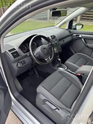 Grey Volkswagen Touran 2012 in Riga, with an engine capacity of 1.60 L and mileage of 218 thousand km for 6100 €, photo 10 on AUTOMOTO.COM.LV