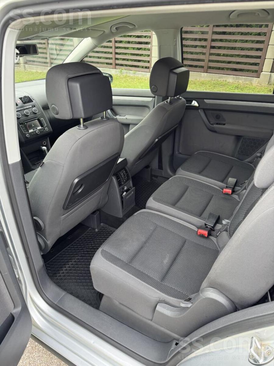 Grey Volkswagen Touran 2012 in Riga, with an engine capacity of 1.60 L and mileage of 218 thousand km for 6100 €, photo 11 on AUTOMOTO.COM.LV