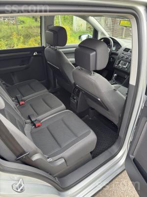 Grey Volkswagen Touran 2012 in Riga, with an engine capacity of 1.60 L and mileage of 218 thousand km for 6100 €, photo 12 on AUTOMOTO.COM.LV