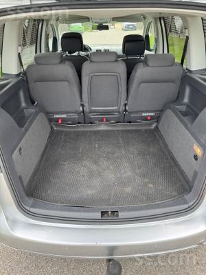 Grey Volkswagen Touran 2012 in Riga, with an engine capacity of 1.60 L and mileage of 218 thousand km for 6100 €, photo 14 on AUTOMOTO.COM.LV