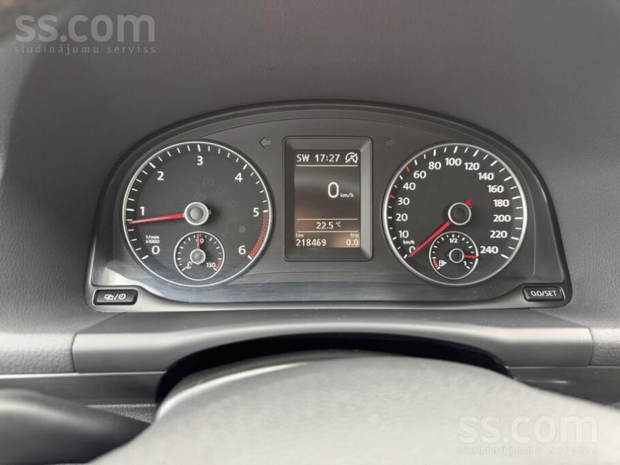Grey Volkswagen Touran 2012 in Riga, with an engine capacity of 1.60 L and mileage of 218 thousand km for 6100 €, photo 16 on AUTOMOTO.COM.LV