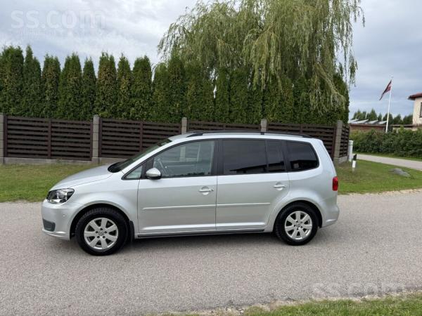 Pelēks Volkswagen Touran 2012 Rīga, ar dzinēja tilpumu 1.60 L un nobraukumu 218 tūkst. km par 6100 €, foto 5 vietnē AUTOMOTO.COM.LV