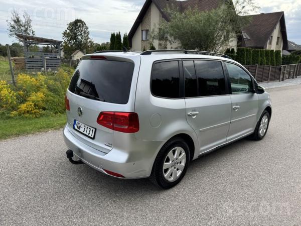 Pelēks Volkswagen Touran 2012 Rīga, ar dzinēja tilpumu 1.60 L un nobraukumu 218 tūkst. km par 6100 €, foto 6 vietnē AUTOMOTO.COM.LV
