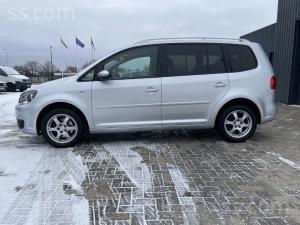 Grey Volkswagen Touran 2013 in Ogre, with an engine capacity of 1.60 L and mileage of 217 thousand km for 7270 €, photo 2 on AUTOMOTO.COM.LV