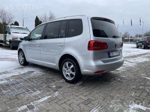 Grey Volkswagen Touran 2013 in Ogre, with an engine capacity of 1.60 L and mileage of 217 thousand km for 7270 €, photo 3 on AUTOMOTO.COM.LV