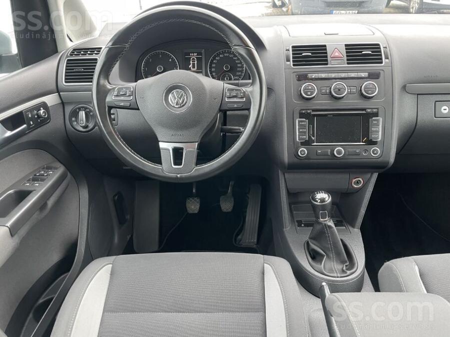 Grey Volkswagen Touran 2013 in Ogre, with an engine capacity of 1.60 L and mileage of 217 thousand km for 7270 €, photo 11 on AUTOMOTO.COM.LV