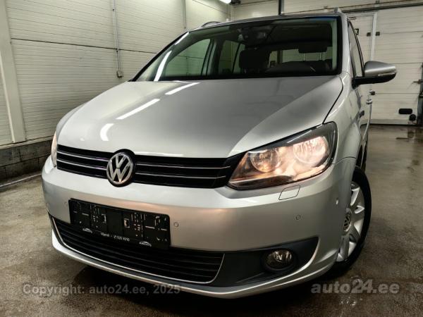 Grey Volkswagen Touran 2013 in Viljandi, with an engine capacity of 1.60 L and mileage of 232 thousand km for 6190 €, photo 2 on AUTOMOTO.COM.LV