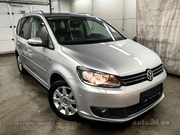 Grey Volkswagen Touran 2013 in Viljandi, with an engine capacity of 1.60 L and mileage of 232 thousand km for 6190 €, photo 3 on AUTOMOTO.COM.LV