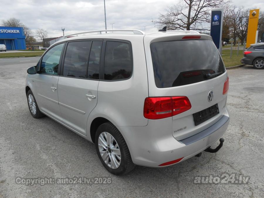 Pelēks Volkswagen Touran 2013 Viljandi, ar dzinēja tilpumu 2.00 L un nobraukumu 253 tūkst. km par 8290 €, foto 5 vietnē AUTOMOTO.COM.LV