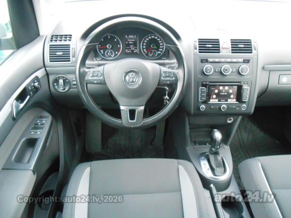 Pelēks Volkswagen Touran 2013 Viljandi, ar dzinēja tilpumu 2.00 L un nobraukumu 253 tūkst. km par 8290 €, foto 5 vietnē AUTOMOTO.COM.LV