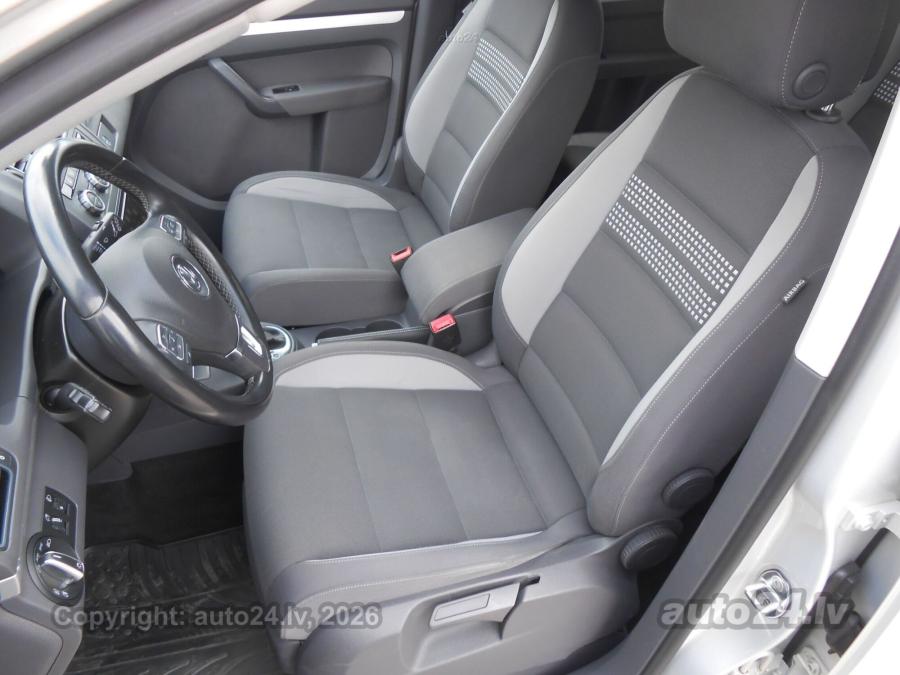 Pelēks Volkswagen Touran 2013 Viljandi, ar dzinēja tilpumu 2.00 L un nobraukumu 253 tūkst. km par 8290 €, foto 8 vietnē AUTOMOTO.COM.LV