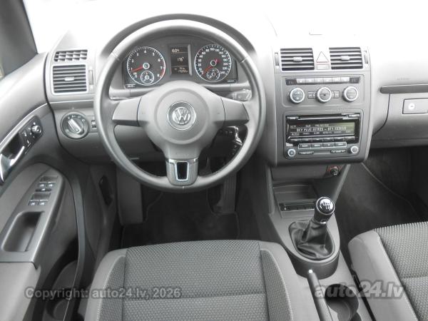 Pelēks Volkswagen Touran 2013 Viljandi, ar dzinēja tilpumu 1.40 L un nobraukumu 175 tūkst. km par 6990 €, foto 5 vietnē AUTOMOTO.COM.LV