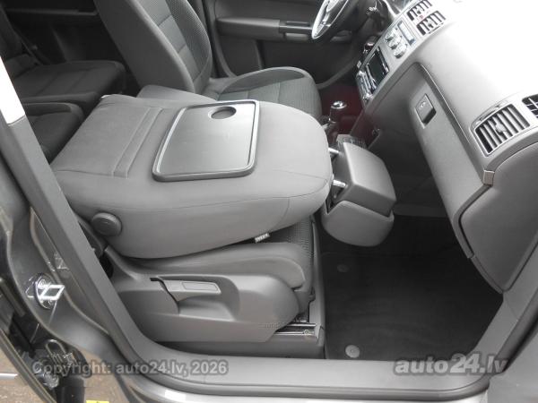 Pelēks Volkswagen Touran 2013 Viljandi, ar dzinēja tilpumu 1.40 L un nobraukumu 175 tūkst. km par 6990 €, foto 9 vietnē AUTOMOTO.COM.LV