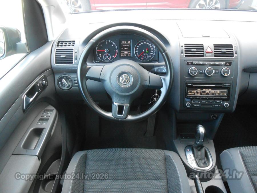 Pelēks Volkswagen Touran 2013 Viljandi, ar dzinēja tilpumu 1.60 L un nobraukumu 203 tūkst. km par 7690 €, foto 6 vietnē AUTOMOTO.COM.LV