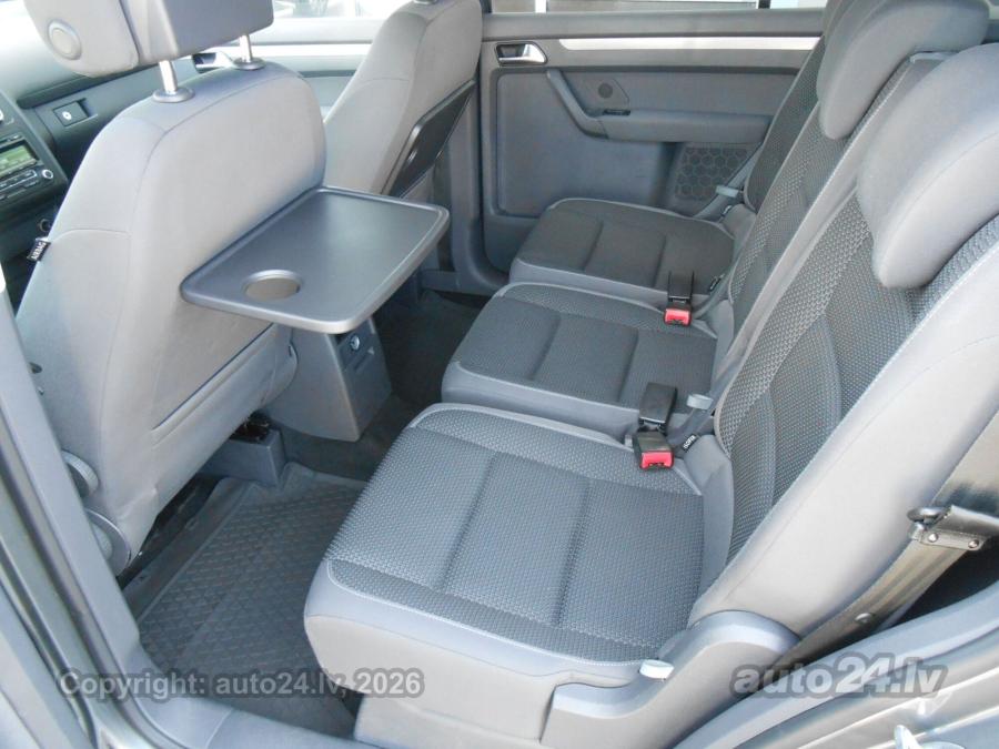 Pelēks Volkswagen Touran 2013 Viljandi, ar dzinēja tilpumu 1.60 L un nobraukumu 203 tūkst. km par 7690 €, foto 8 vietnē AUTOMOTO.COM.LV