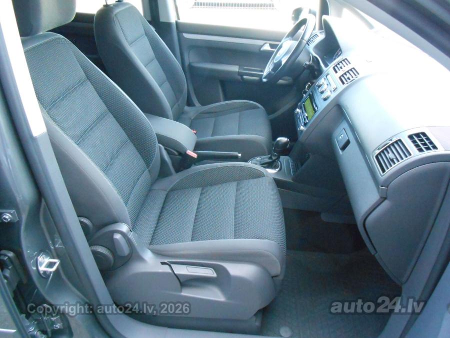 Pelēks Volkswagen Touran 2013 Viljandi, ar dzinēja tilpumu 1.60 L un nobraukumu 203 tūkst. km par 7690 €, foto 9 vietnē AUTOMOTO.COM.LV