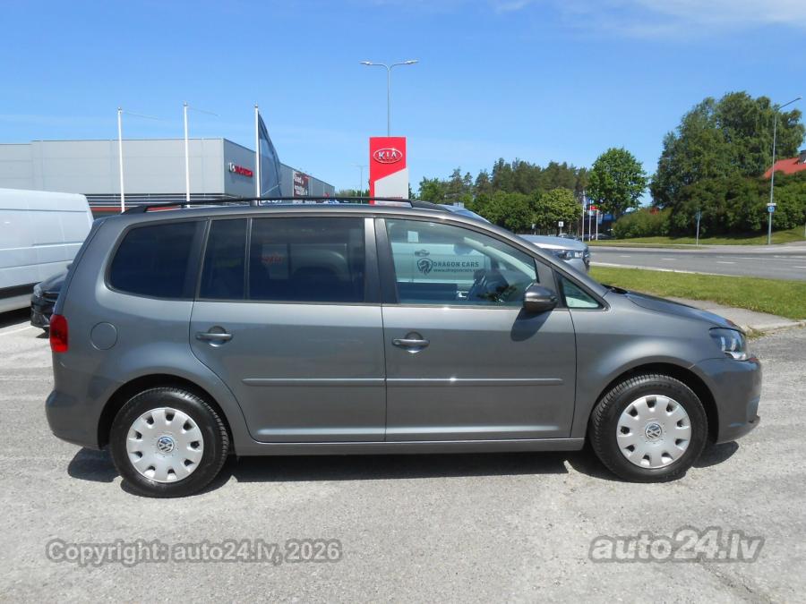 Pelēks Volkswagen Touran 2013 Viljandi, ar dzinēja tilpumu 1.60 L un nobraukumu 203 tūkst. km par 7690 €, foto 13 vietnē AUTOMOTO.COM.LV