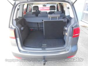 Pelēks Volkswagen Touran 2013 Viljandi, ar dzinēja tilpumu 1.60 L un nobraukumu 203 tūkst. km par 7690 €, foto 19 vietnē AUTOMOTO.COM.LV