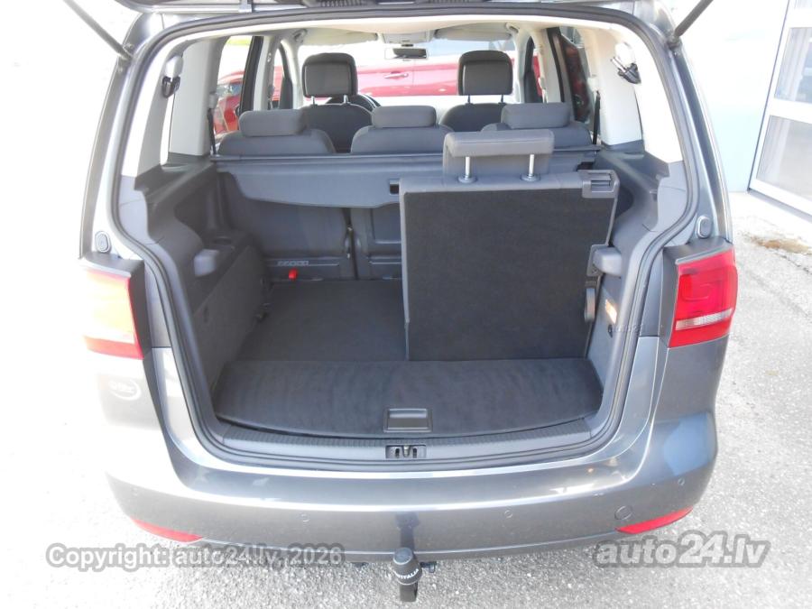 Pelēks Volkswagen Touran 2013 Viljandi, ar dzinēja tilpumu 1.60 L un nobraukumu 203 tūkst. km par 7690 €, foto 19 vietnē AUTOMOTO.COM.LV