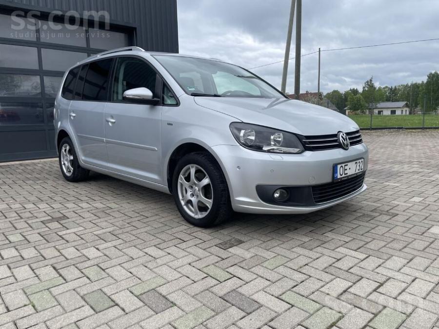 Pelēks Volkswagen Touran 2013 Ogre, ar dzinēja tilpumu 1.60 L un nobraukumu 217 tūkst. km par 6570 €, foto 1 vietnē AUTOMOTO.COM.LV