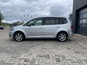 Pelēks Volkswagen Touran 2013 Ogre, ar dzinēja tilpumu 1.60 L un nobraukumu 217 tūkst. km par 6570 €, foto 4 vietnē AUTOMOTO.COM.LV