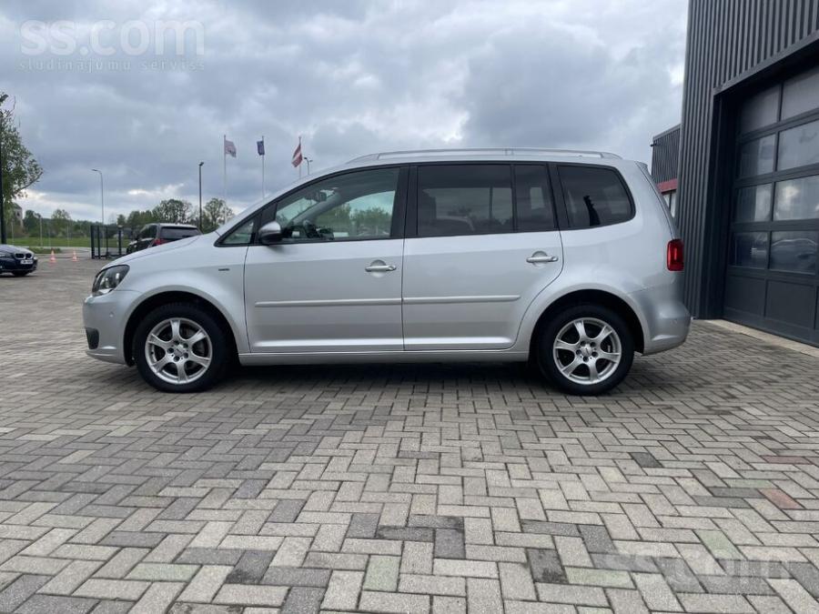 Pelēks Volkswagen Touran 2013 Ogre, ar dzinēja tilpumu 1.60 L un nobraukumu 217 tūkst. km par 6570 €, foto 4 vietnē AUTOMOTO.COM.LV