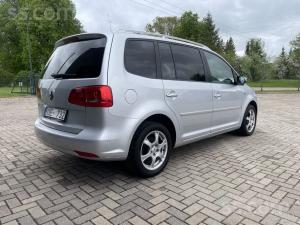 Pelēks Volkswagen Touran 2013 Ogre, ar dzinēja tilpumu 1.60 L un nobraukumu 217 tūkst. km par 6570 €, foto 6 vietnē AUTOMOTO.COM.LV