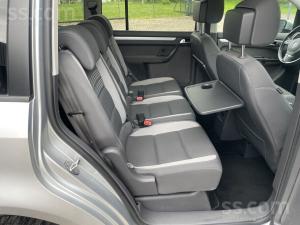 Pelēks Volkswagen Touran 2013 Ogre, ar dzinēja tilpumu 1.60 L un nobraukumu 217 tūkst. km par 6570 €, foto 9 vietnē AUTOMOTO.COM.LV