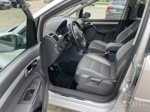 Pelēks Volkswagen Touran 2013 Ogre, ar dzinēja tilpumu 1.60 L un nobraukumu 217 tūkst. km par 6570 €, foto 10 vietnē AUTOMOTO.COM.LV